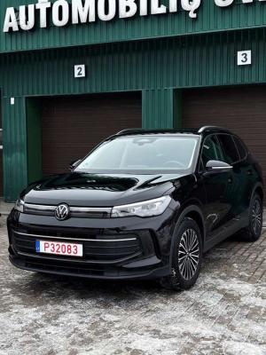 Melns Volkswagen Tiguan 2025 Klaipėda, ar dzinēja tilpumu 1.97 L un nobraukumu 18 tūkst. km par 38000 €, foto  vietnē AUTOMOTO.COM.LV