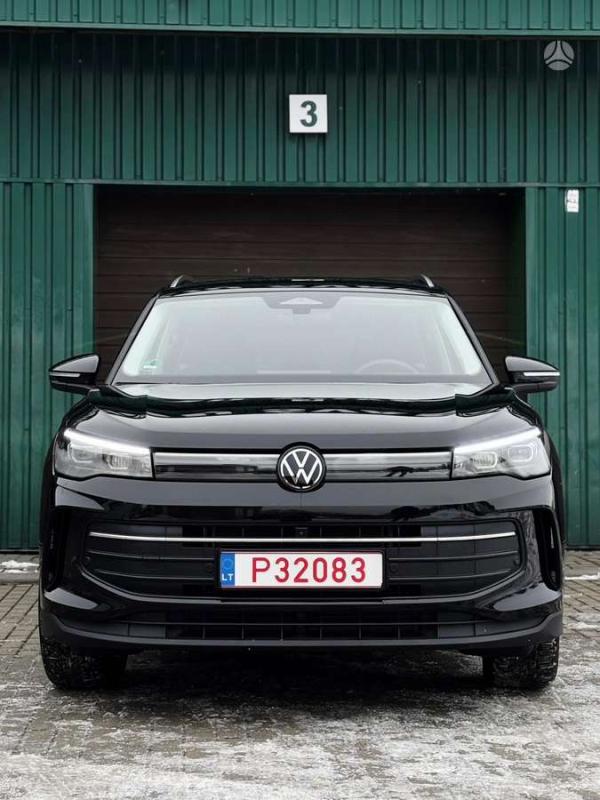 Melns Volkswagen Tiguan 2025 Klaipėda, ar dzinēja tilpumu 1.97 L un nobraukumu 18 tūkst. km par 38000 €, foto 2 vietnē AUTOMOTO.COM.LV