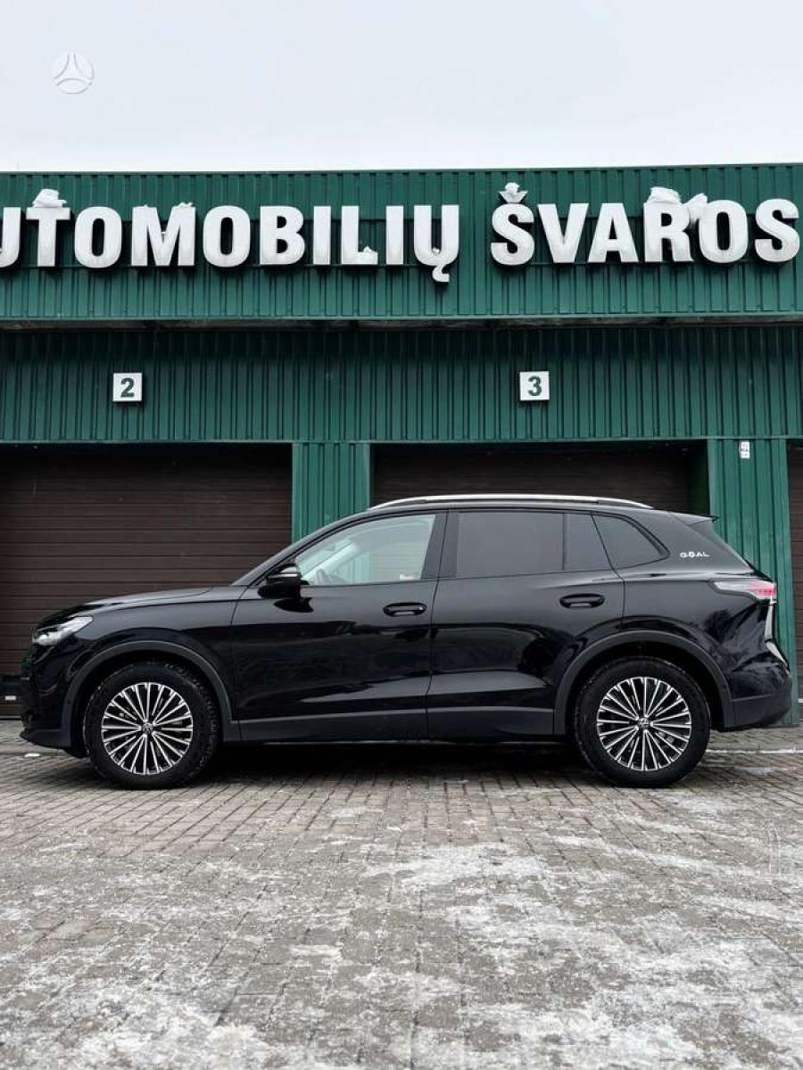 Black Volkswagen Tiguan 2025 in Klaipeda, with an engine capacity of 1.97 L and mileage of 18 thousand km for 38000 €, photo 6 on AUTOMOTO.COM.LV