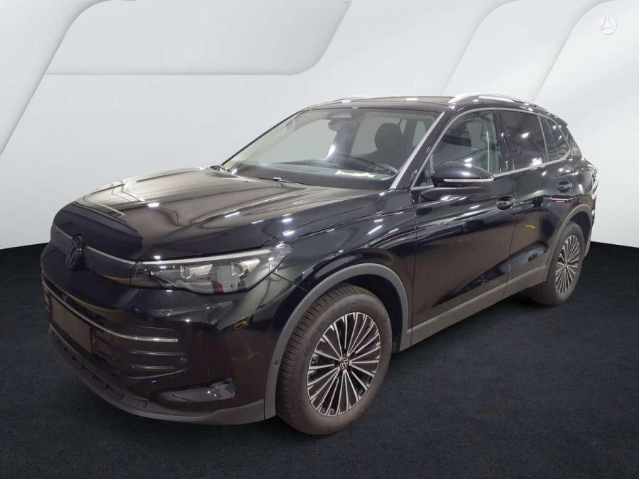 Melns Volkswagen Tiguan 2025 Kauņa, ar dzinēja tilpumu 1.50 L un nobraukumu 24 tūkst. km par 27800 €, foto 1 vietnē AUTOMOTO.COM.LV