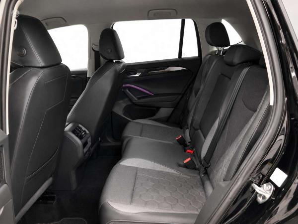 Black Volkswagen Tiguan 2025 in Kaunas, with an engine capacity of 1.50 L and mileage of 24 thousand km for 27800 €, photo 4 on AUTOMOTO.COM.LV