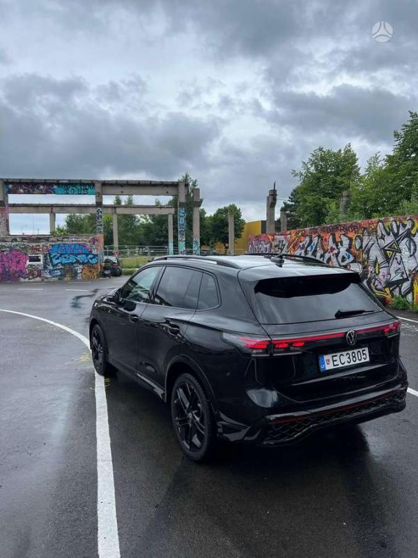 Melns Volkswagen Tiguan 2025 Klaipėda, ar dzinēja tilpumu 1.50 L un nobraukumu 39 tūkst. km par 40200 €, foto 3 vietnē AUTOMOTO.COM.LV