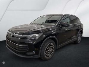 Melns Volkswagen Tiguan 2025 Viļņa, ar dzinēja tilpumu 1.50 L un nobraukumu 25 tūkst. km par 28900 €, foto  vietnē AUTOMOTO.COM.LV