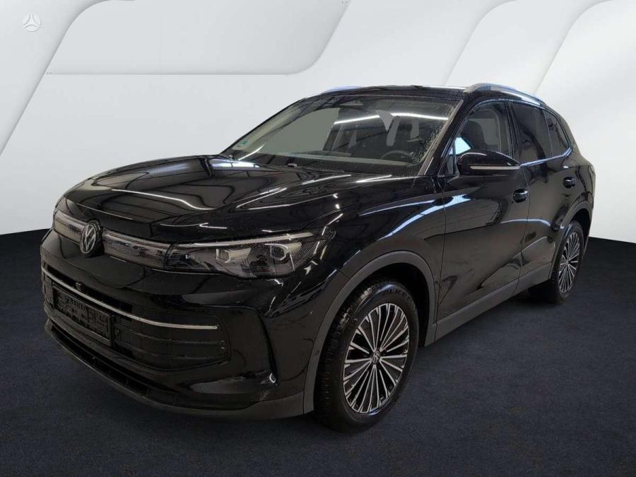 Melns Volkswagen Tiguan 2025 Viļņa, ar dzinēja tilpumu 1.50 L un nobraukumu 19 tūkst. km par 29500 €, foto 1 vietnē AUTOMOTO.COM.LV