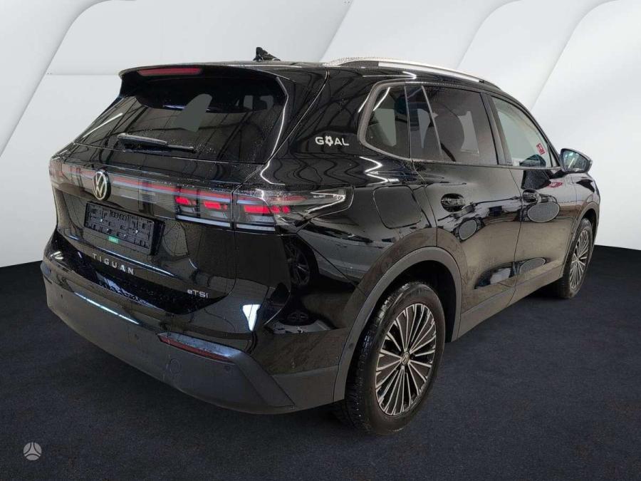 Melns Volkswagen Tiguan 2025 Viļņa, ar dzinēja tilpumu 1.50 L un nobraukumu 19 tūkst. km par 29500 €, foto 3 vietnē AUTOMOTO.COM.LV