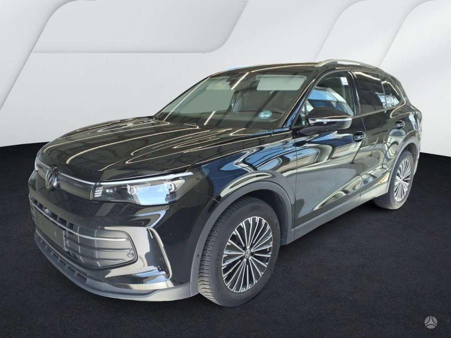 Melns Volkswagen Tiguan 2025 Viļņa, ar dzinēja tilpumu 1.50 L un nobraukumu 20 tūkst. km par 29500 €, foto 1 vietnē AUTOMOTO.COM.LV