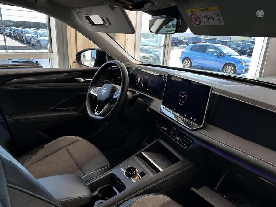 Melns Volkswagen Tiguan 2025 Viļņa, ar dzinēja tilpumu 1.50 L un nobraukumu 20 tūkst. km par 29500 €, foto 4 vietnē AUTOMOTO.COM.LV