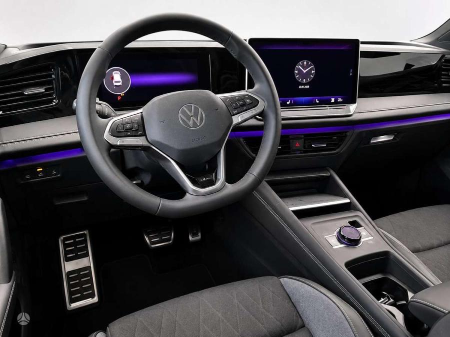 Melns Volkswagen Tiguan 2025 Viļņa, ar dzinēja tilpumu 1.50 L un nobraukumu 20 tūkst. km par 29500 €, foto 6 vietnē AUTOMOTO.COM.LV