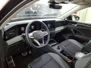 Black Volkswagen Tiguan 2025 in Vilnius, with an engine capacity of 1.50 L and mileage of 20 thousand km for 29300 €, photo 4 on AUTOMOTO.COM.LV