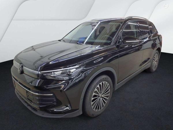 Melns Volkswagen Tiguan 2025 Viļņa, ar dzinēja tilpumu 1.50 L un nobraukumu 22 tūkst. km par 28900 €, foto 1 vietnē AUTOMOTO.COM.LV