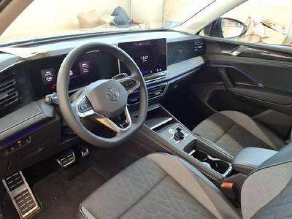 Black Volkswagen Tiguan 2025 in Vilnius, with an engine capacity of 1.50 L and mileage of 26 thousand km for 28800 €, photo 3 on AUTOMOTO.COM.LV