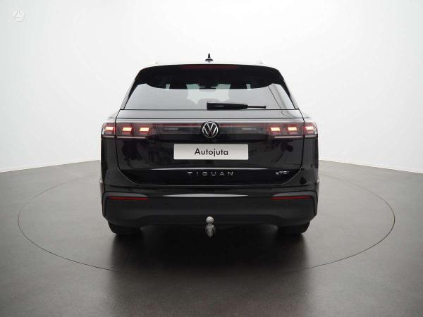 Black Volkswagen Tiguan 2025 in Vilnius, with an engine capacity of 1.50 L and mileage of 20 thousand km for 28200 €, photo 5 on AUTOMOTO.COM.LV