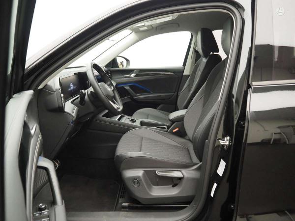 Black Volkswagen Tiguan 2025 in Vilnius, with an engine capacity of 1.50 L and mileage of 22 thousand km for 28300 €, photo 8 on AUTOMOTO.COM.LV