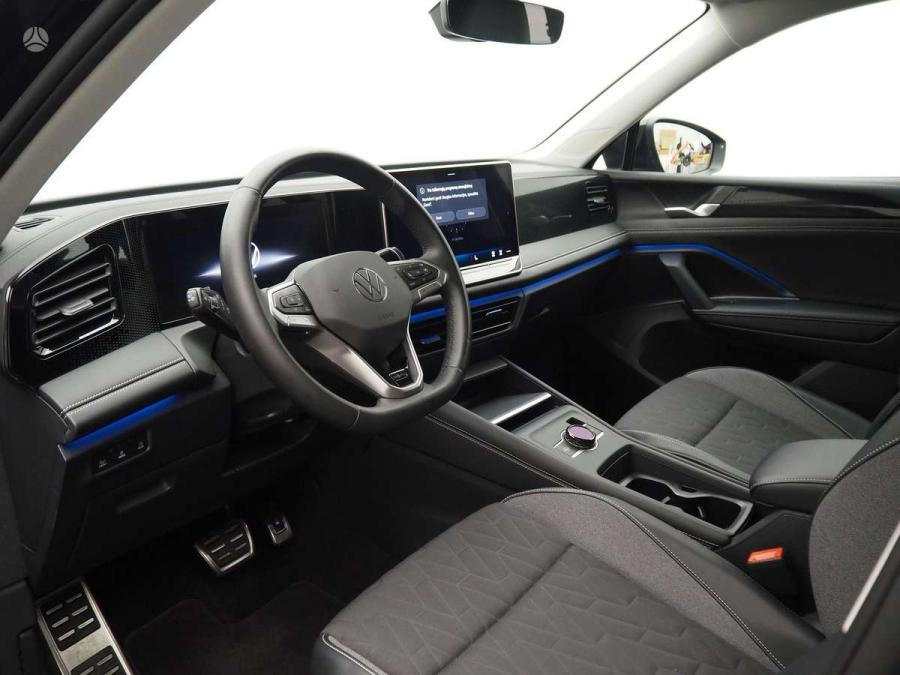 Melns Volkswagen Tiguan 2025 Viļņa, ar dzinēja tilpumu 1.50 L un nobraukumu 22 tūkst. km par 28300 €, foto 11 vietnē AUTOMOTO.COM.LV