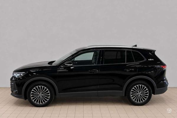 Black Volkswagen Tiguan 2025 in Kaunas, with an engine capacity of 1.50 L and mileage of 26 thousand km for 28800 €, photo 3 on AUTOMOTO.COM.LV
