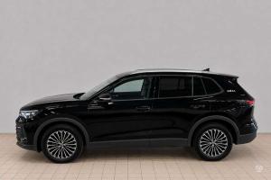 Black Volkswagen Tiguan 2025 in Kaunas, with an engine capacity of 1.50 L and mileage of 26 thousand km for 28800 €, photo 3 on AUTOMOTO.COM.LV