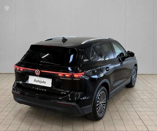 Black Volkswagen Tiguan 2025 in Kaunas, with an engine capacity of 1.50 L and mileage of 26 thousand km for 28800 €, photo 5 on AUTOMOTO.COM.LV