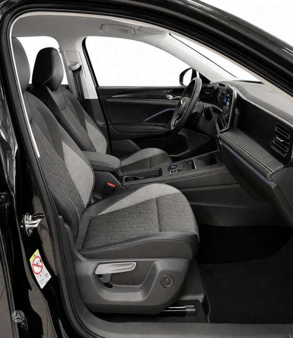 Black Volkswagen Tiguan 2025 in Kaunas, with an engine capacity of 1.50 L and mileage of 26 thousand km for 28800 €, photo 7 on AUTOMOTO.COM.LV
