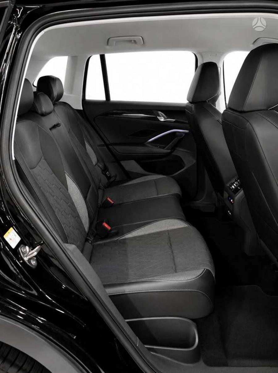 Black Volkswagen Tiguan 2025 in Kaunas, with an engine capacity of 1.50 L and mileage of 26 thousand km for 28800 €, photo 8 on AUTOMOTO.COM.LV