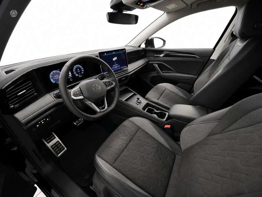 Black Volkswagen Tiguan 2025 in Kaunas, with an engine capacity of 1.50 L and mileage of 26 thousand km for 28800 €, photo 9 on AUTOMOTO.COM.LV