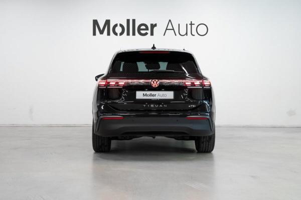 Black Volkswagen Tiguan 2025 in Vilnius, with an engine capacity of 1.50 L and mileage of 23 thousand km for 31500 €, photo 7 on AUTOMOTO.COM.LV