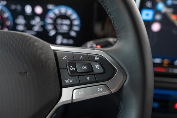 Black Volkswagen Tiguan 2025 in Vilnius, with an engine capacity of 1.50 L and mileage of 23 thousand km for 31500 €, photo 11 on AUTOMOTO.COM.LV