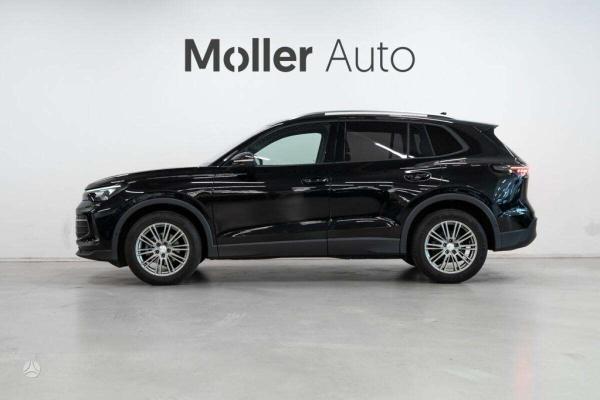 Volkswagen Tiguan 2025 Viļņa vietnē Melns Volkswagen Tiguan 2025 Viļņa, ar dzinēja tilpumu 1.50 L un nobraukumu 23 tūkst. km par 31500 €, foto 3 vietnē AUTOMOTO.COM.LV