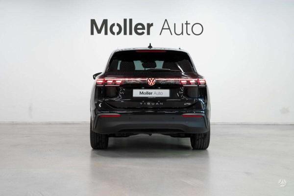 Volkswagen Tiguan 2025 Viļņa vietnē Melns Volkswagen Tiguan 2025 Viļņa, ar dzinēja tilpumu 1.50 L un nobraukumu 23 tūkst. km par 31500 €, foto 7 vietnē AUTOMOTO.COM.LV