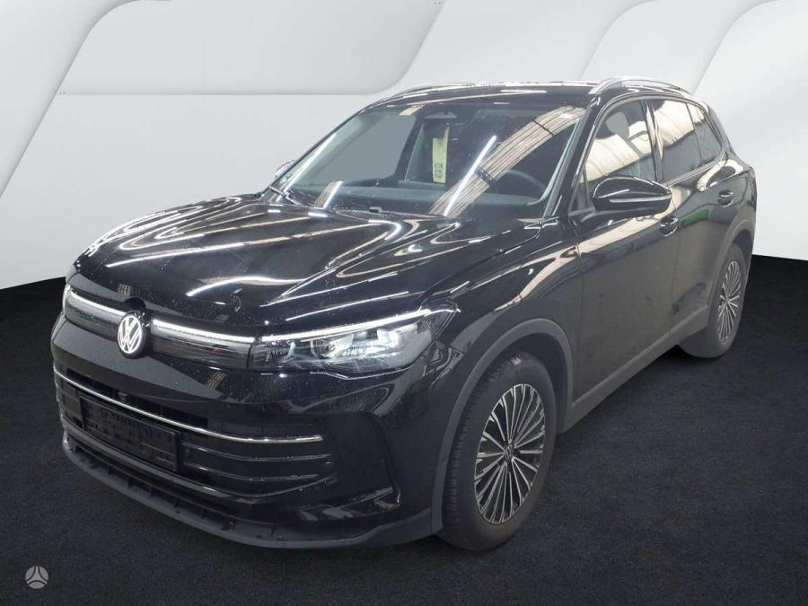 Melns Volkswagen Tiguan 2025 Viļņa, ar dzinēja tilpumu 1.50 L un nobraukumu 28 tūkst. km par 28400 €, foto 1 vietnē AUTOMOTO.COM.LV