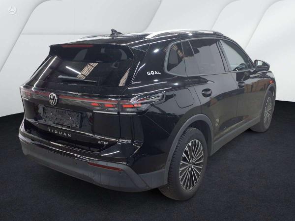 Melns Volkswagen Tiguan 2025 Viļņa, ar dzinēja tilpumu 1.50 L un nobraukumu 28 tūkst. km par 28400 €, foto 3 vietnē AUTOMOTO.COM.LV