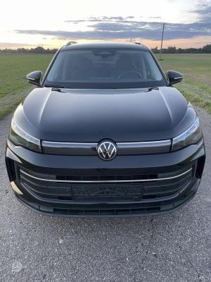 Black Volkswagen Tiguan 2025 in Vilkaviskis, with an engine capacity of 1.97 L and mileage of 60 thousand km for 29600 €, photo 6 on AUTOMOTO.COM.LV