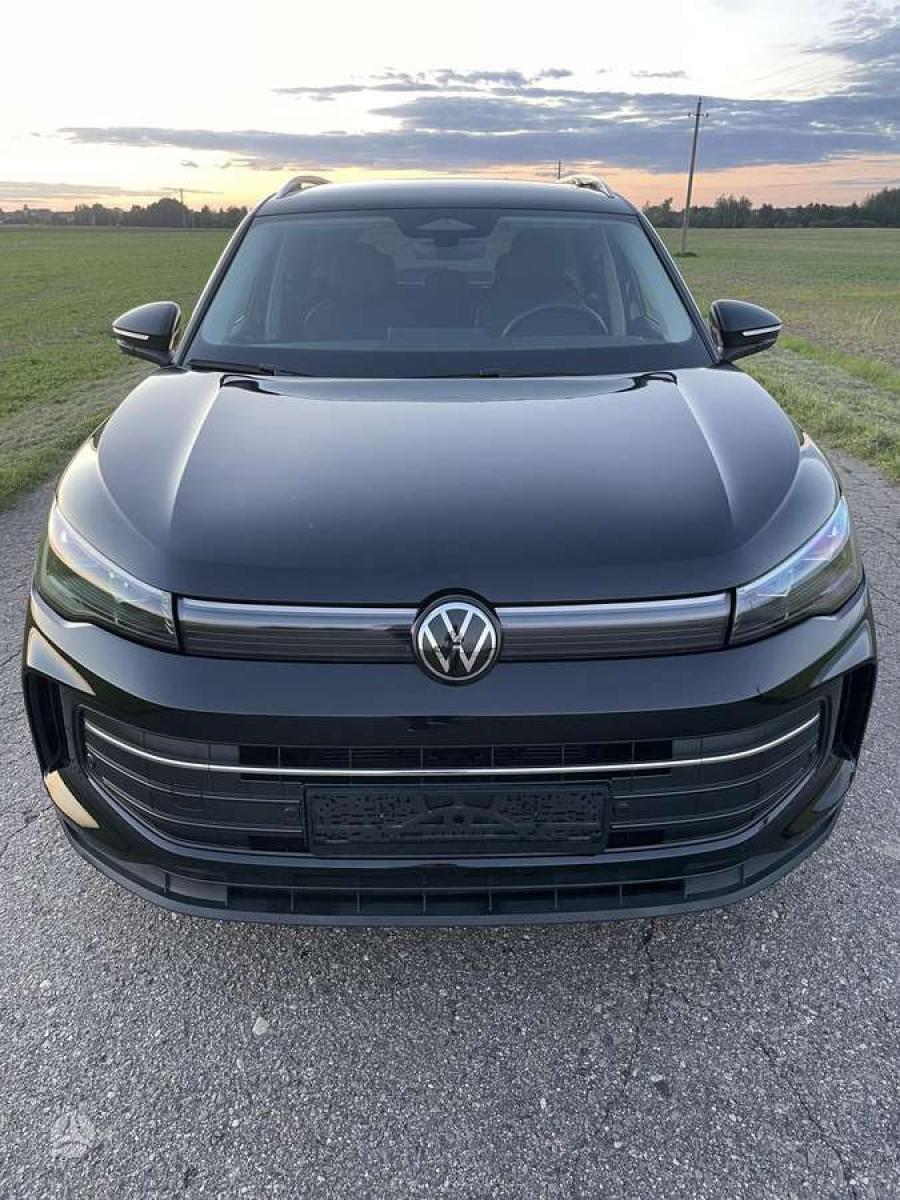 Black Volkswagen Tiguan 2025 in Vilkaviskis, with an engine capacity of 1.97 L and mileage of 60 thousand km for 29600 €, photo 6 on AUTOMOTO.COM.LV