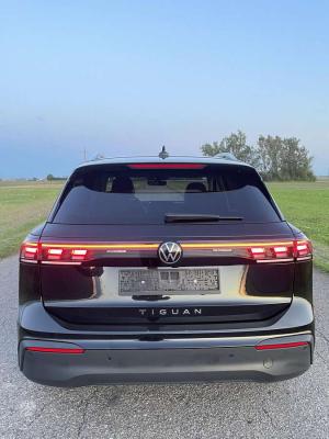 Black Volkswagen Tiguan 2025 in Vilkaviskis, with an engine capacity of 1.97 L and mileage of 60 thousand km for 29600 €, photo 14 on AUTOMOTO.COM.LV
