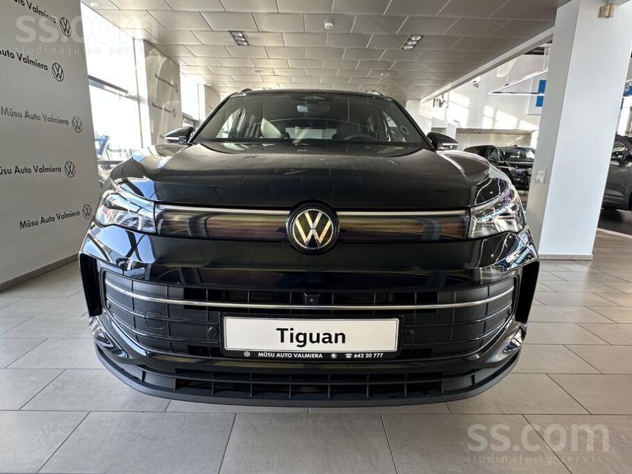 Black Volkswagen Tiguan 2026 in Valmiera, with an engine capacity of 1.50 L and mileage of 10 thousand km for 35900 €, photo 4 on AUTOMOTO.COM.LV