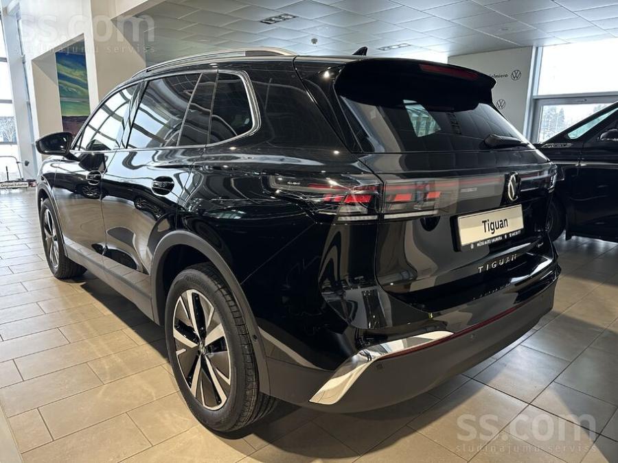 Melns Volkswagen Tiguan 2026 Valmiera, ar dzinēja tilpumu 2.00 L un nobraukumu 0 tūkst. km par 44550 €, foto 5 vietnē AUTOMOTO.COM.LV