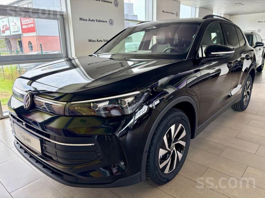 Black Volkswagen Tiguan 2026 in Valmiera, with an engine capacity of 1.50 L and mileage of 0 thousand km for 38129 €, photo 1 on AUTOMOTO.COM.LV
