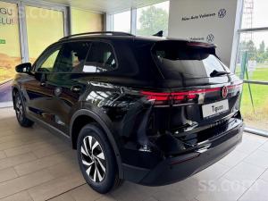 Black Volkswagen Tiguan 2026 in Valmiera, with an engine capacity of 1.50 L and mileage of 0 thousand km for 38129 €, photo 3 on AUTOMOTO.COM.LV