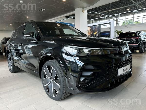 Black Volkswagen Tiguan 2026 in Valmiera, with an engine capacity of 2.00 L and mileage of 0 thousand km for 49090 €, photo 3 on AUTOMOTO.COM.LV