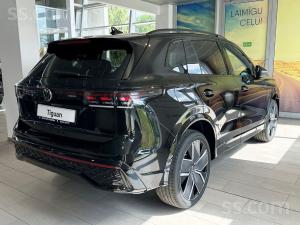 Melns Volkswagen Tiguan 2026 Valmiera, ar dzinēja tilpumu 2.00 L un nobraukumu 0 tūkst. km par 49090 €, foto 4 vietnē AUTOMOTO.COM.LV