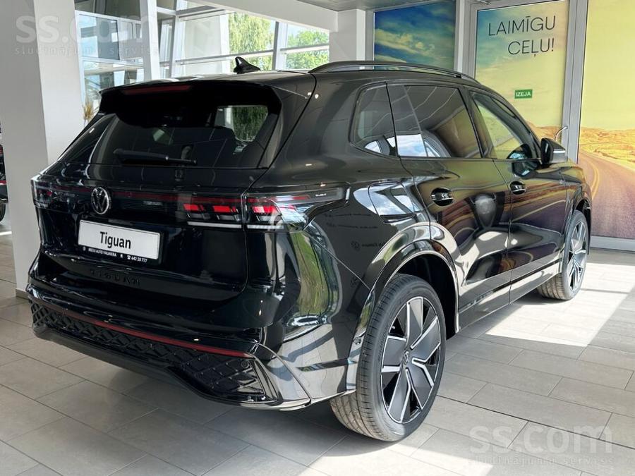 Melns Volkswagen Tiguan 2026 Valmiera, ar dzinēja tilpumu 2.00 L un nobraukumu 0 tūkst. km par 49090 €, foto 4 vietnē AUTOMOTO.COM.LV