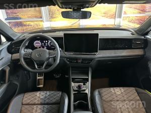 Melns Volkswagen Tiguan 2026 Valmiera, ar dzinēja tilpumu 2.00 L un nobraukumu 0 tūkst. km par 49090 €, foto 7 vietnē AUTOMOTO.COM.LV