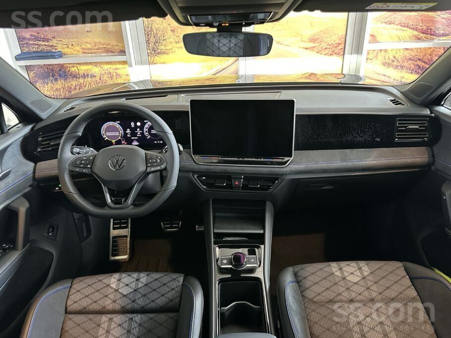 Melns Volkswagen Tiguan 2026 Valmiera, ar dzinēja tilpumu 2.00 L un nobraukumu 0 tūkst. km par 49090 €, foto 7 vietnē AUTOMOTO.COM.LV