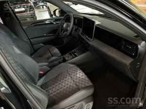 Melns Volkswagen Tiguan 2026 Valmiera, ar dzinēja tilpumu 2.00 L un nobraukumu 0 tūkst. km par 49090 €, foto 9 vietnē AUTOMOTO.COM.LV