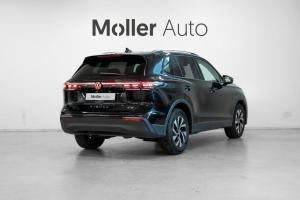 Black Volkswagen Tiguan 2026 in Vilnius, with an engine capacity of 1.50 L and mileage of 11 thousand km for 32600 €, photo 4 on AUTOMOTO.COM.LV