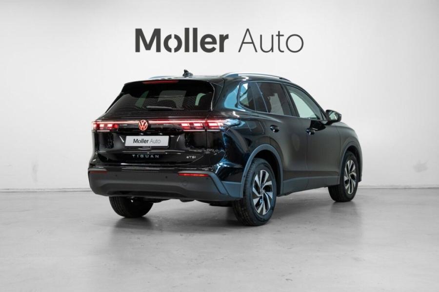 Black Volkswagen Tiguan 2026 in Vilnius, with an engine capacity of 1.50 L and mileage of 11 thousand km for 32600 €, photo 4 on AUTOMOTO.COM.LV