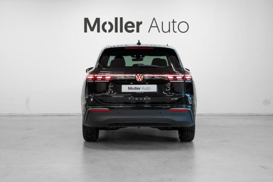 Black Volkswagen Tiguan 2026 in Vilnius, with an engine capacity of 1.50 L and mileage of 11 thousand km for 32600 €, photo 7 on AUTOMOTO.COM.LV