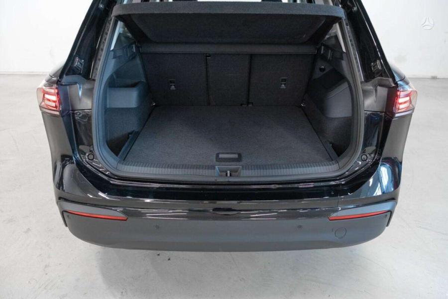 Black Volkswagen Tiguan 2026 in Vilnius, with an engine capacity of 1.50 L and mileage of 11 thousand km for 32600 €, photo 22 on AUTOMOTO.COM.LV