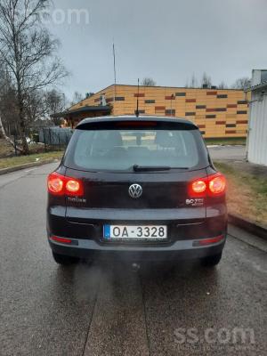 Black Volkswagen Tiguan 2011 in Riga, with an engine capacity of 2.00 L and mileage of 224 thousand km for 6950 €, photo 3 on AUTOMOTO.COM.LV