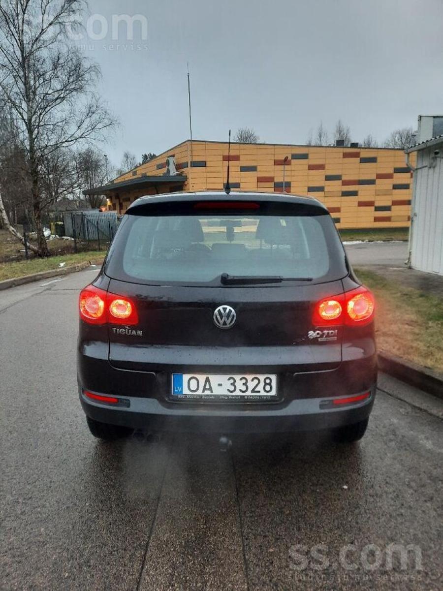 Black Volkswagen Tiguan 2011 in Riga, with an engine capacity of 2.00 L and mileage of 224 thousand km for 6950 €, photo 3 on AUTOMOTO.COM.LV