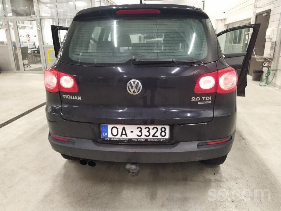 Black Volkswagen Tiguan 2011 in Riga, with an engine capacity of 2.00 L and mileage of 224 thousand km for 6950 €, photo 31 on AUTOMOTO.COM.LV